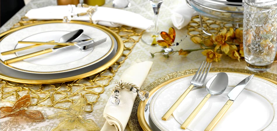 Choosing Between Disposable and Reusable Tableware