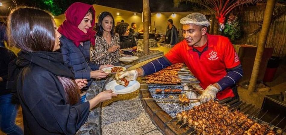 The Complete Guide to Buffetware and Live Cooking Station