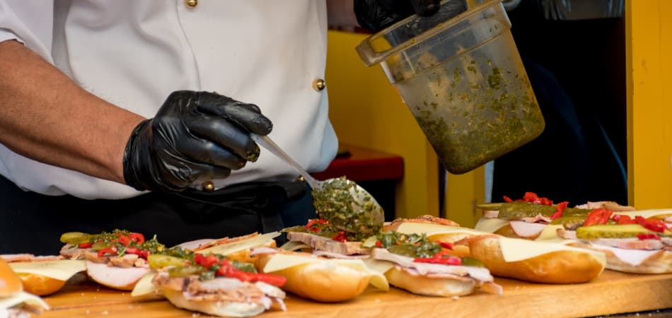 The Complete Guide to Buffetware and Live Cooking Station